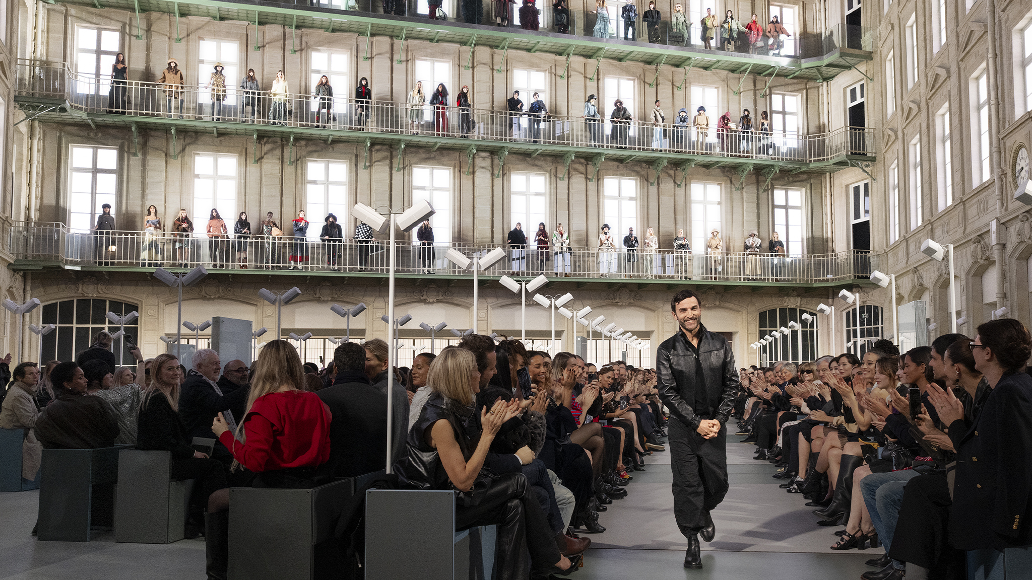 louis vuitton dress code