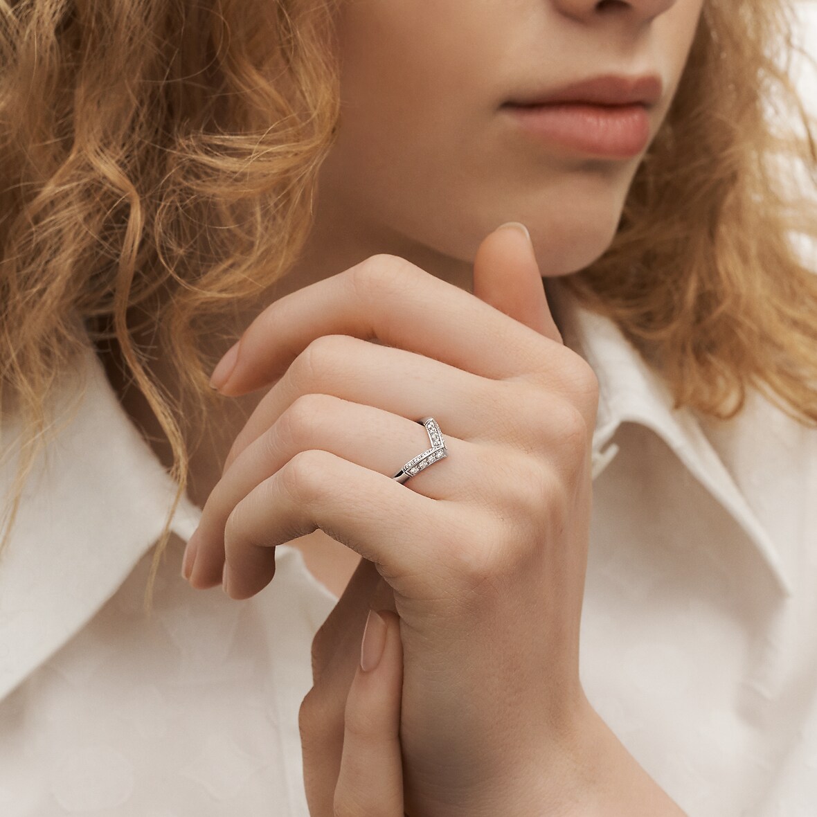 LV Diamonds Pavé V Ring, Platinum - Jewelry - Categories | LOUIS VUITTON